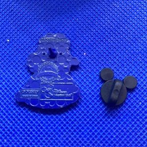 Disney | Accessories | Mickey Mouse Suitcase Vacation Disney Trading ...